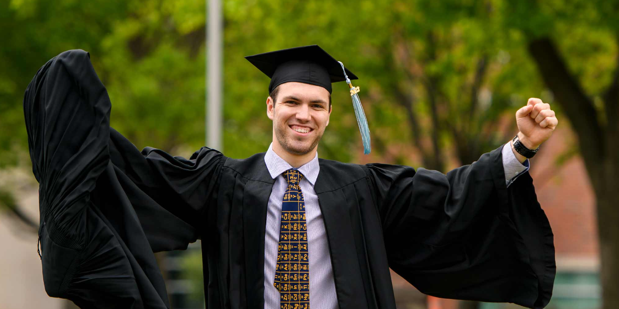 50 Empowering Graduation Messages For Self To Praise Yourself For ...