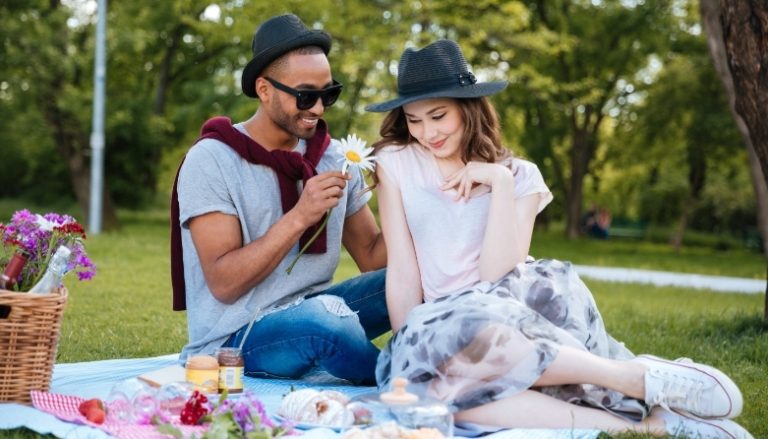 20 Ways To Confess Love in a Cute Way - Getnamenecklace Blog