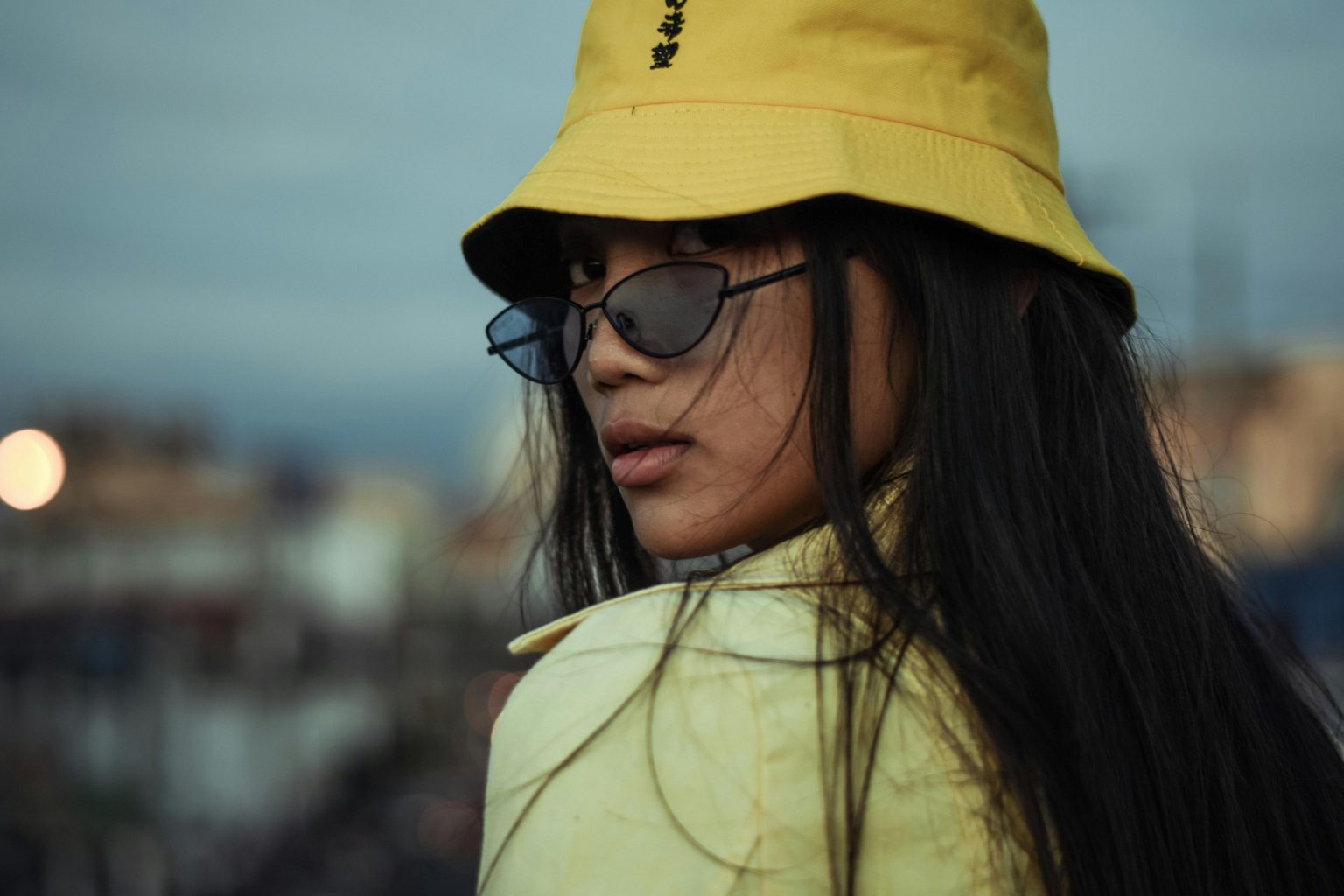 How To Look Cool Wearing A Bucket Hat? - Getnamenecklace Blog