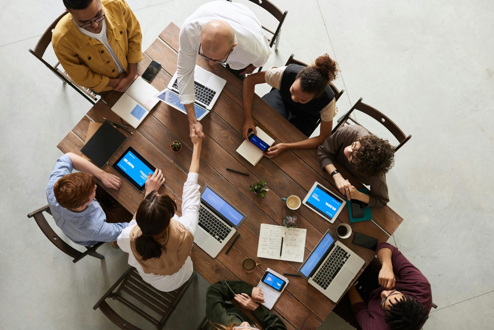How To Professionally Praise a Leader? - Getnamenecklace Blog